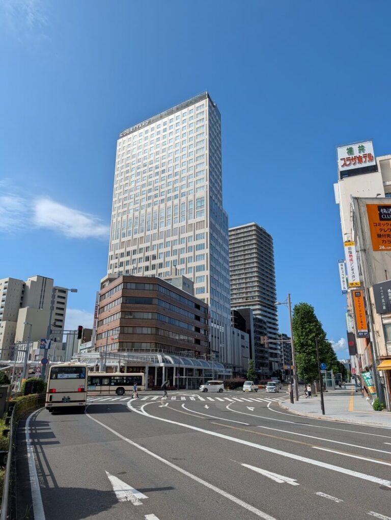 完成してた約120m28階「FUKUMACHI BLOCK」（ふくまち ブロック）と、施工中の「マルノウチ フクラ」の様子 2025年10月上旬撮影 - 再開発調査兵団